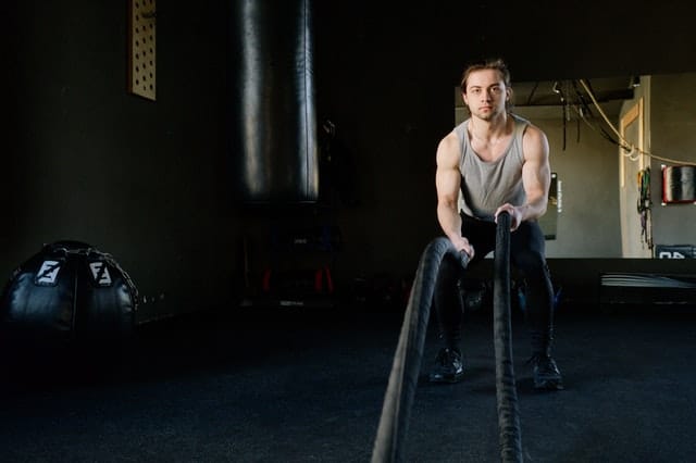 10 Benefits of Battle Ropes Training - Be In Shape